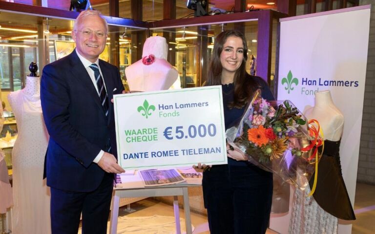 Modeontwerpster Dante Tieleman wint Han Lammersbeurs - Kunstlink